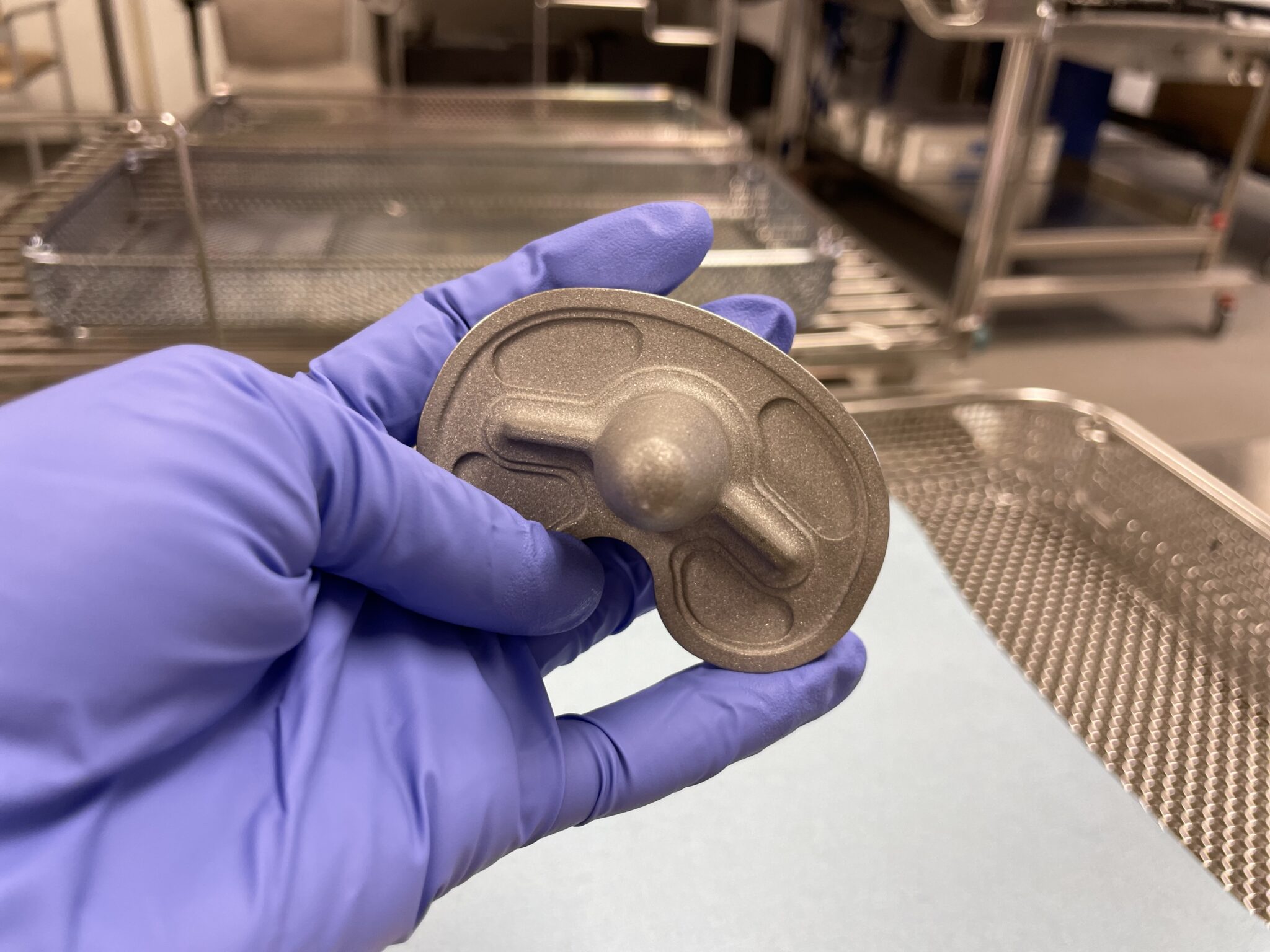 Clinical trial of a new knee replacement implant published ...